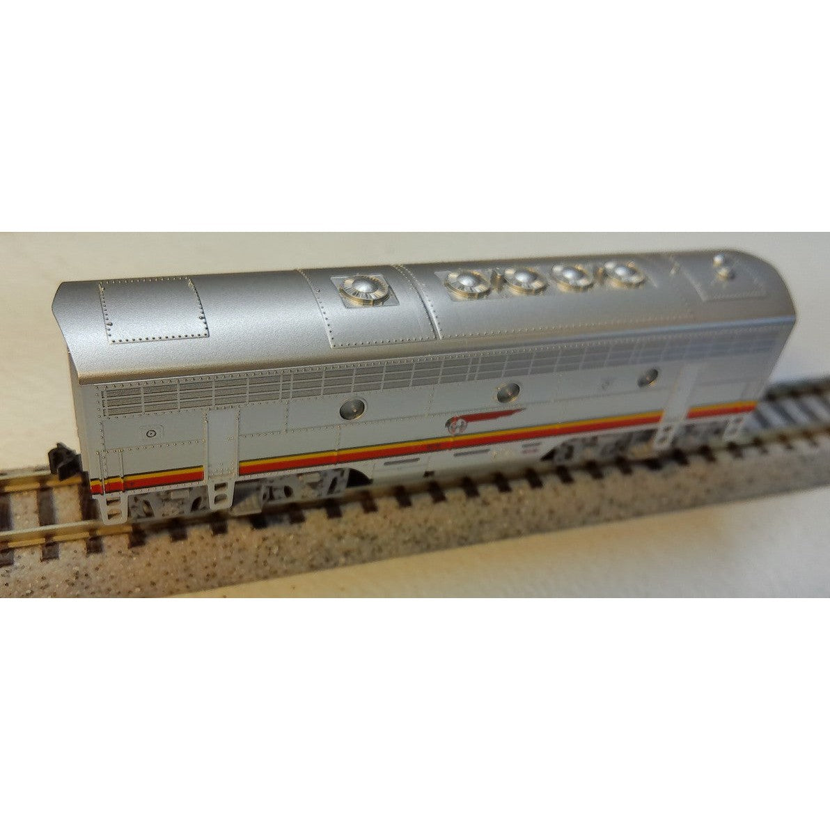 Pre-Owned - Kato 176-2211 N Scale EMD F7B AT&SF, DC – Michael's Trains
